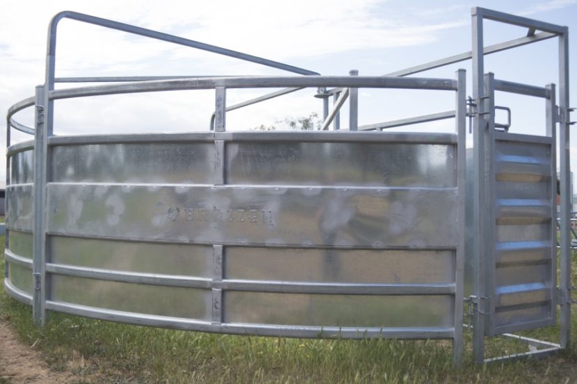 Standard Blind Cattle Force Yard - Yarra Valley Brazzen