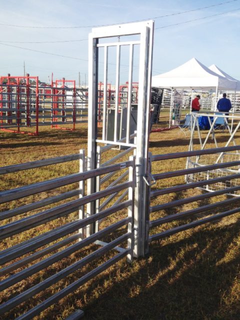 Brazzen Sheep Lift-up Guillotine Gate - Yarra Valley Brazzen